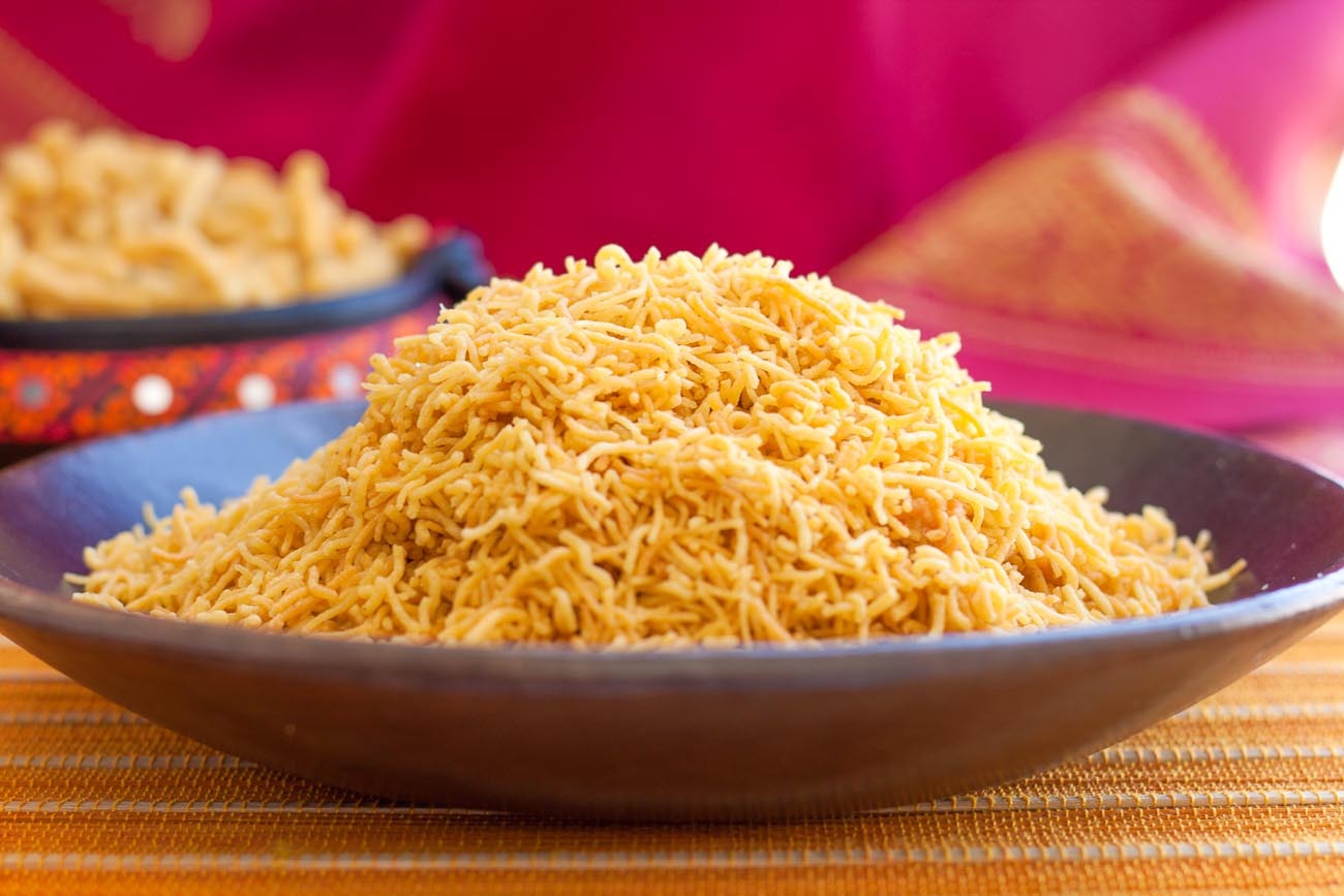 बेसन सेव रेसिपी हिंदी में । Besan sev recipe in Hindi